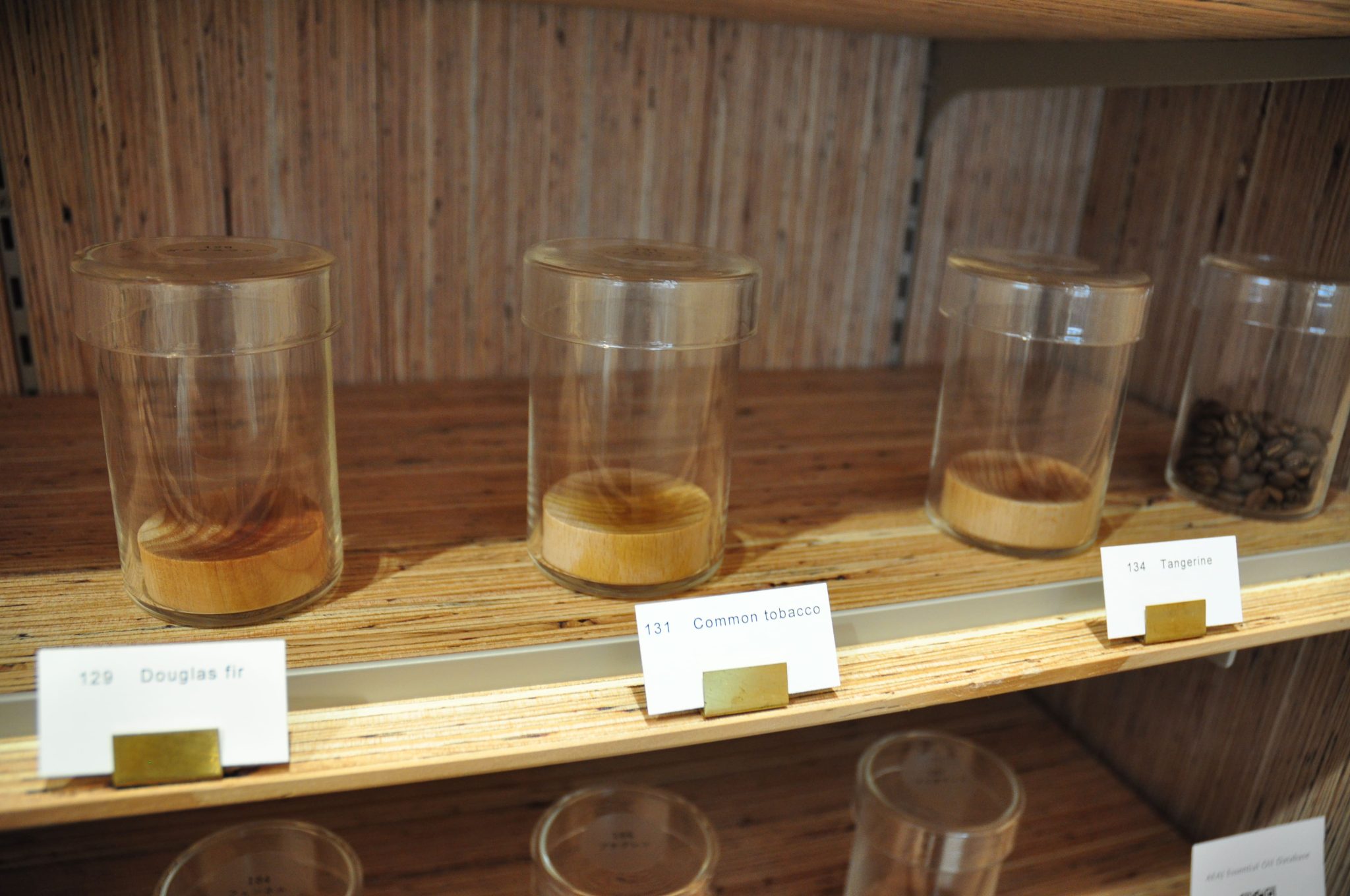 都会の小さな森でお気に入りの香りが見つかる。アロマ体験型施設『AEAJ Green Terrace』 | 株式会社博展 HAKUTEN | Communication Design®